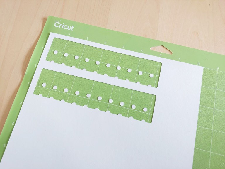 DIY Thread Sample Cards for storing left over threads (free SVG & 3MF ...